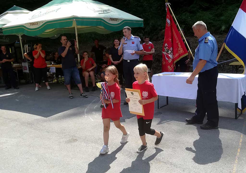 Dva dječja tima na natjecanju u Grdanjcima - DVD Stupnik